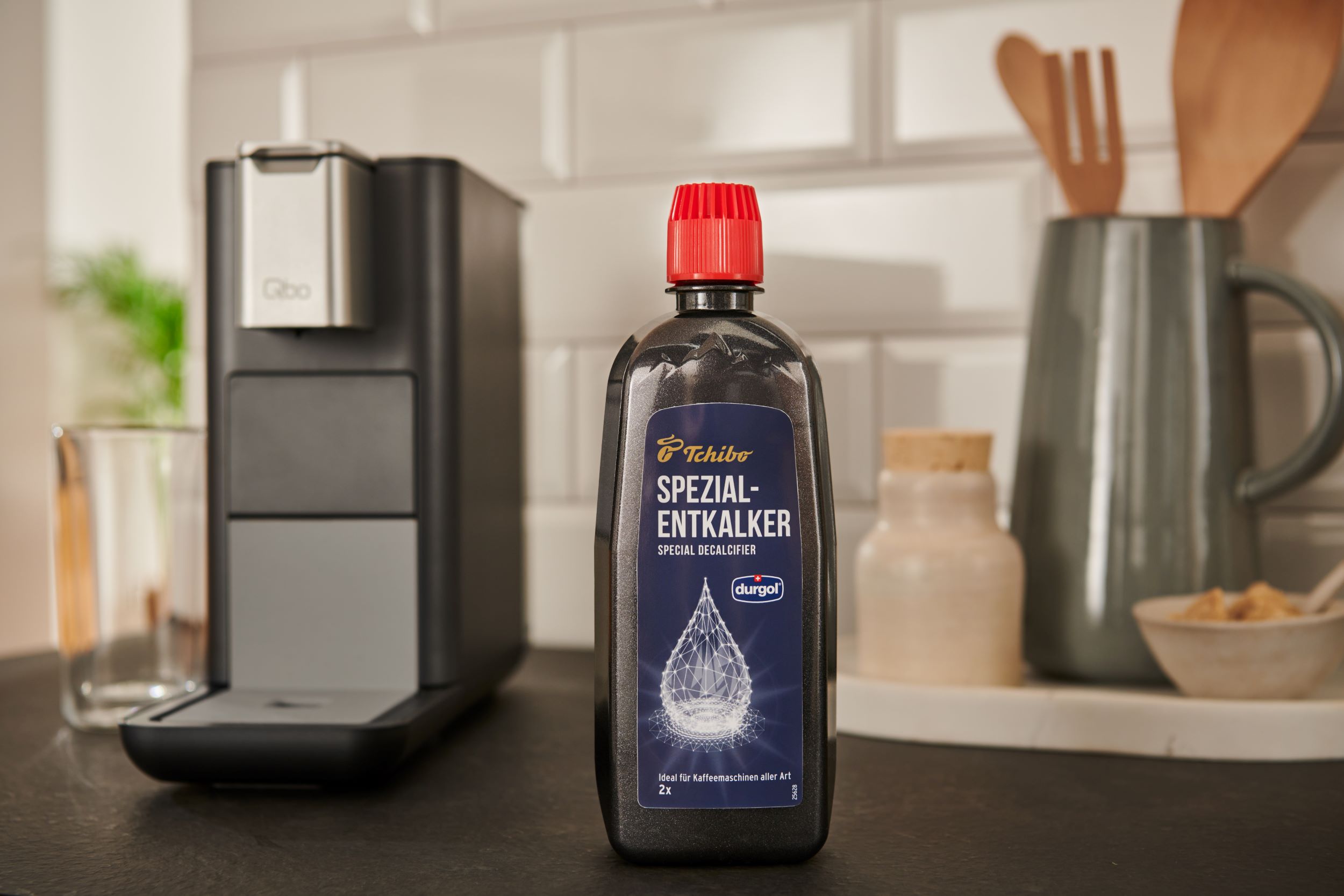 Wie reinige und entkalke ich meine Qbo ESSENTIAL? - Tchibo